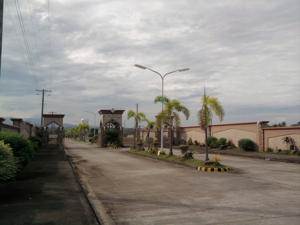 File:GANZON VILLAGE Abucay,Bataan.jpg - Philippines