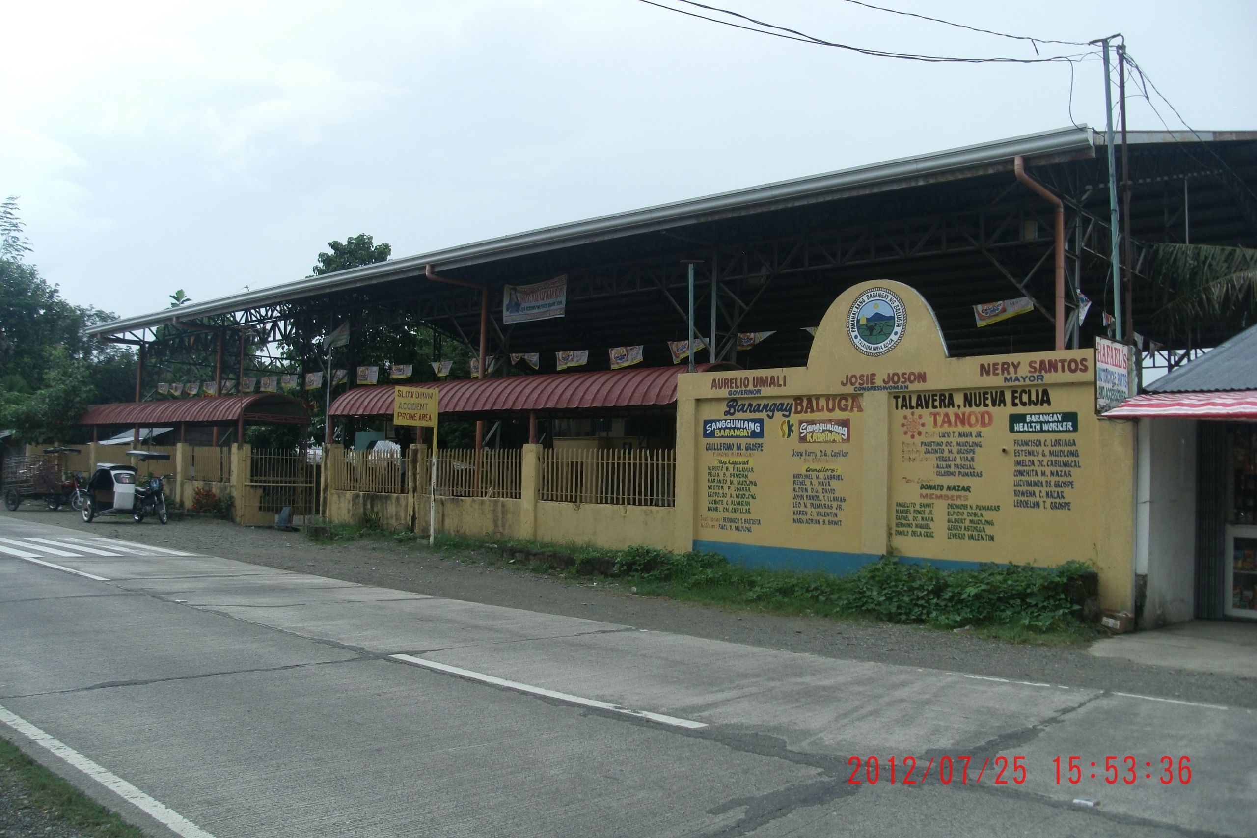 File:Baluga Multi purpose Gym housing the Barangay Hall.jpg - Philippines